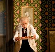 Tom Edden returns to One Man, Two Guvnors 19 Nov | London Theatre